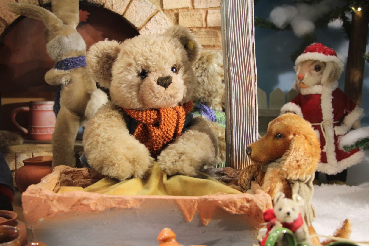 Display windows - Steiff showpieces