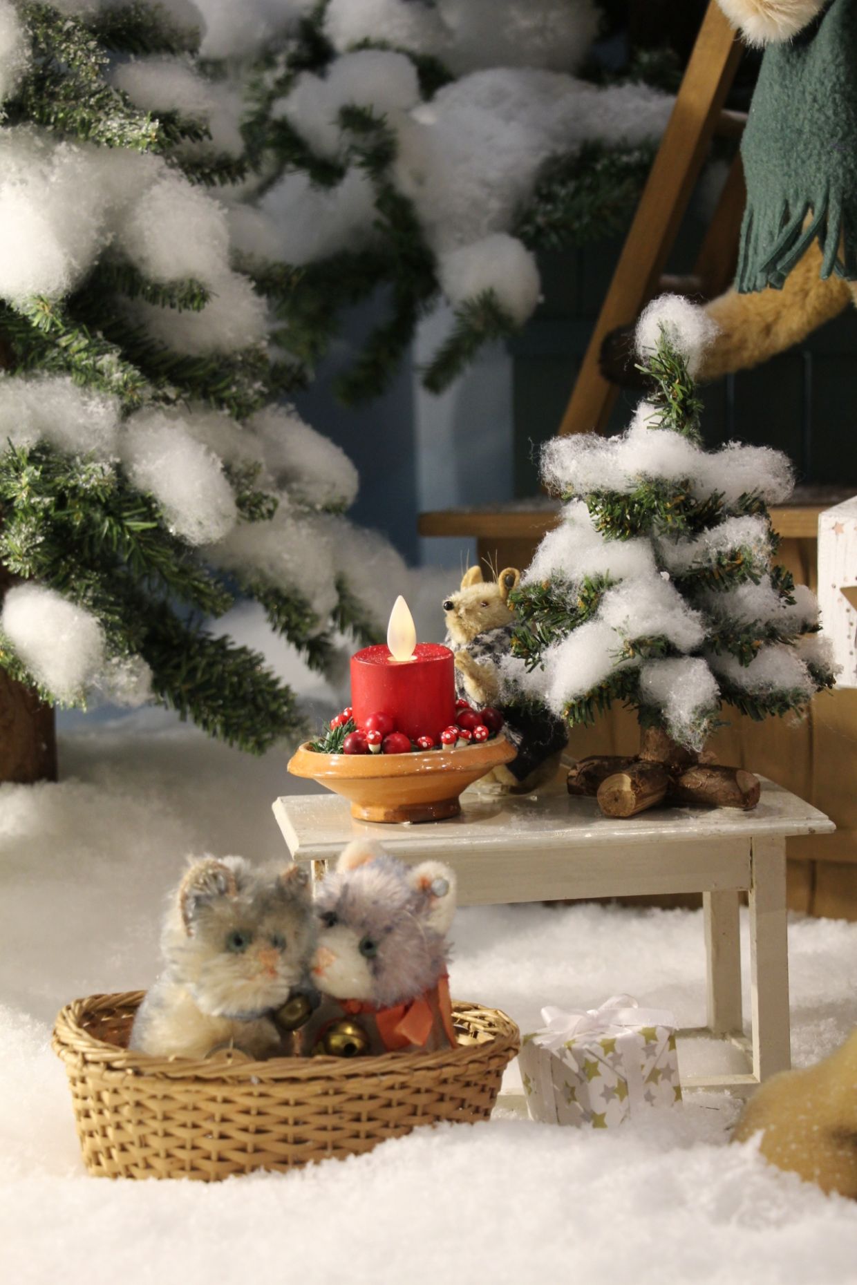 Display windows - Steiff showpieces