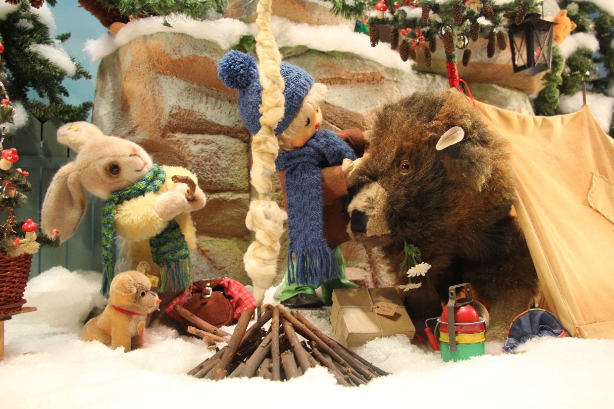 Display windows - Steiff showpieces