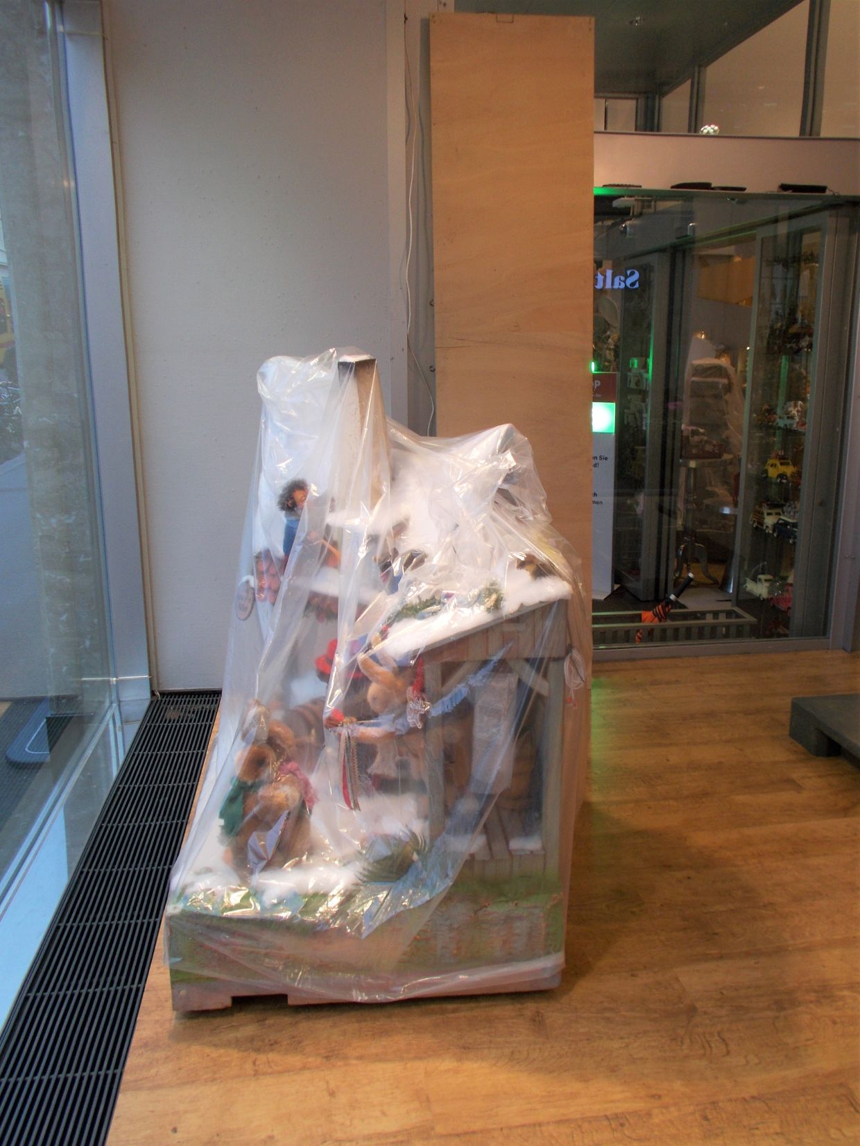 Display windows - Steiff showpieces